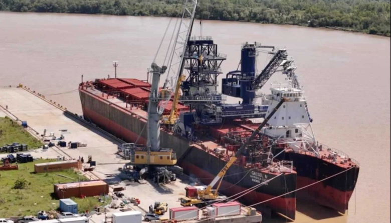 La barcaza Grisel N entra en operaciones y redefine la logística agroexportadora - Data Portuaria